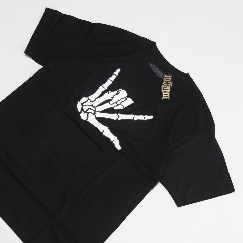 Playera Aczino Mano Calavera x YonerOne – Universo Freestyle